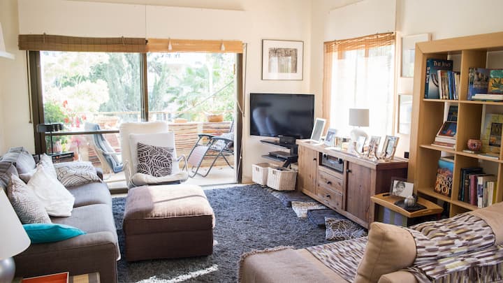 Tastefully Furnished Apartment With Balcony - Jerusalem