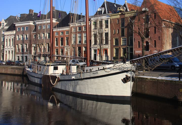 Sfeervol Historisch Zeilschip In Hartje Groningen! - Groningen