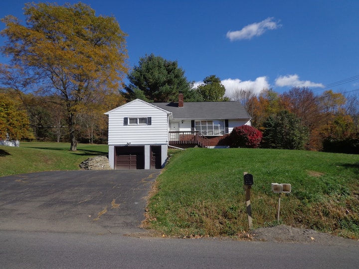 Country Tranquility Yet Close To Everything - Johnson City, NY