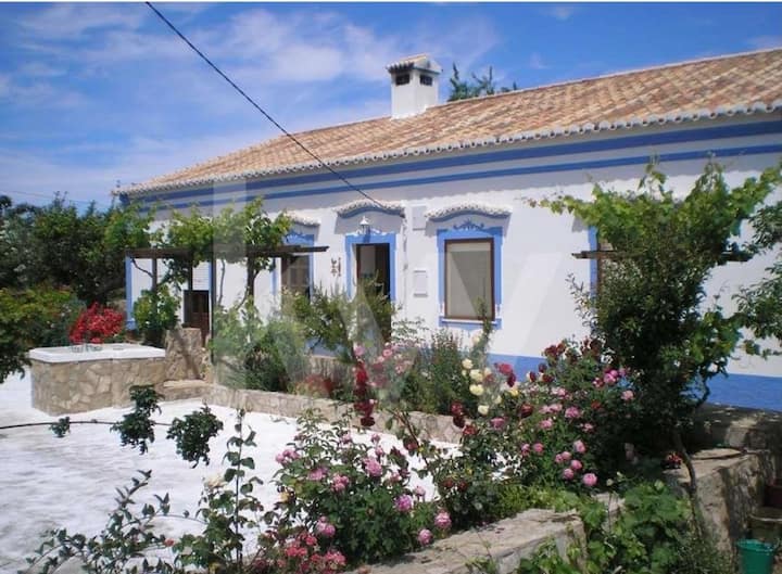 Charming Country Farm Villa With Pool Near Beach - Guia