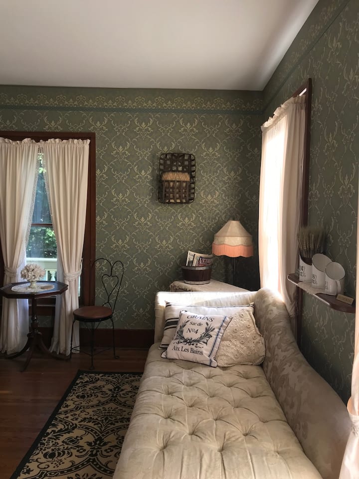The Cooper Suite - Iron Amethyst Inn - Wisconsin