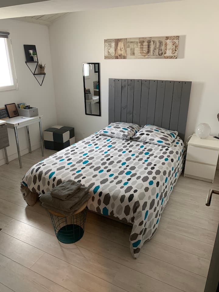 Pied à Terre à La Flotte.
Chambre Indépendante. - La Flotte