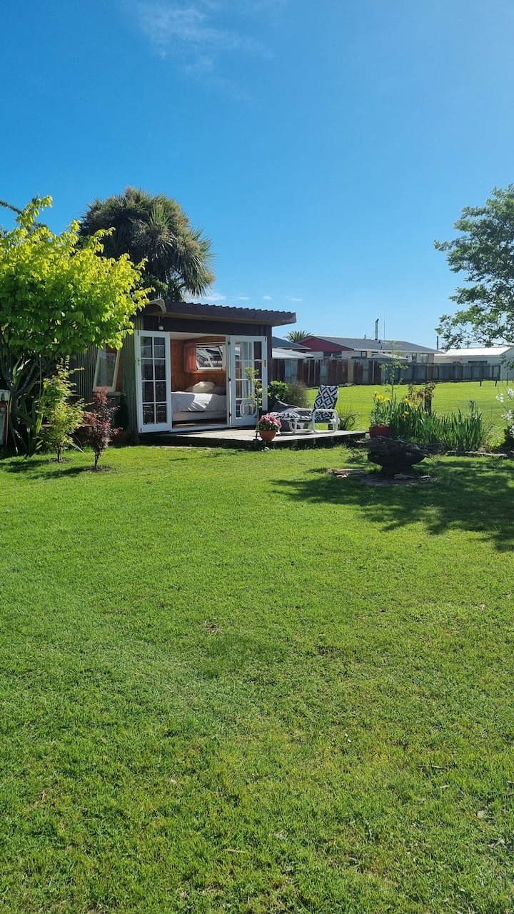Delightful Tiny House 
Unique And Memorable - Westport, New Zealand