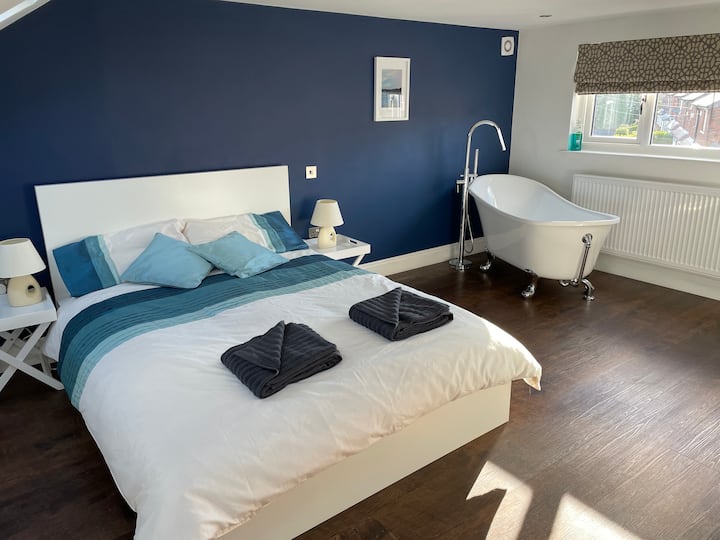 Fantastic Fresh Home In The Heart Of Horsforth - Leeds Bradford Airport (LBA)
