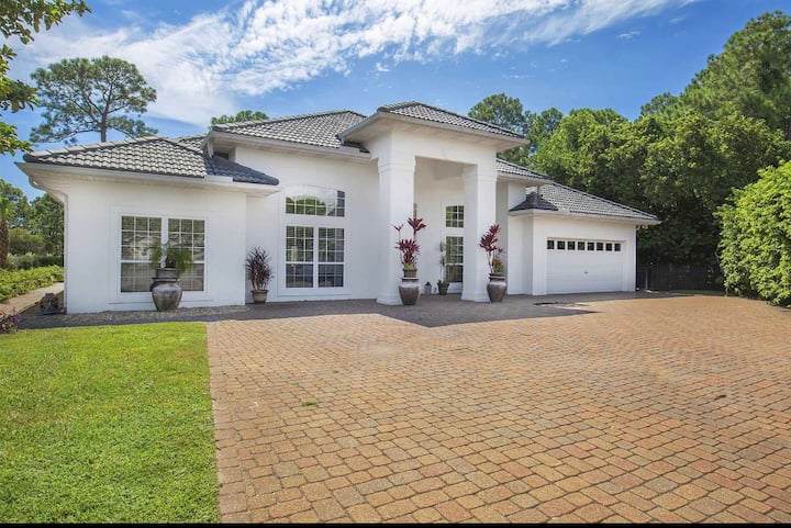 Private Estate Living, Pool, Walk To Beach, ~30a! - Destin, FL