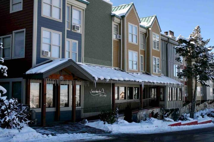 2 Story Park City Retreat Across From Ski Lift - Park City, UT