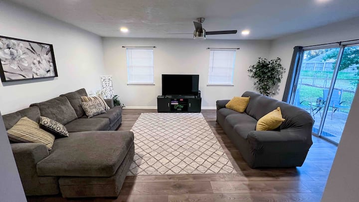 Very Affordable Great Home Away From Home - Deer Park, TX