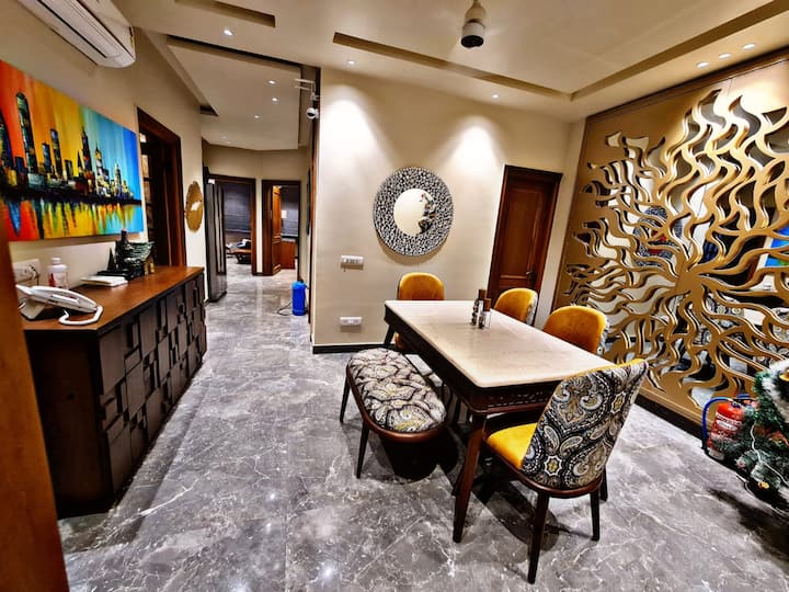 Grand Living Apartment-3bedrooms With Servant - New Delhi