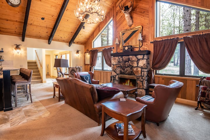 Classic Cozy Sunriver Lodge, Family & Pet Friendly - Sunriver, OR