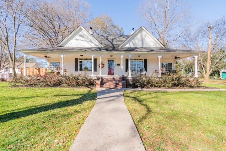 Farm House On Main, Beach Sanctuary - Belmont, NC