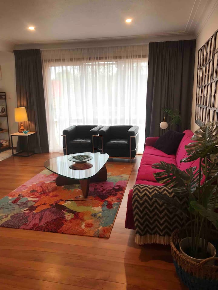 Close To Town, Family Friendly, Mid Century Vibe - 羅托路亞