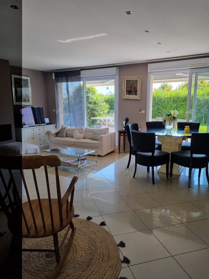 Chambre D'hôte  Contemporaine Un  Jardin ,Piscine - Peymeinade
