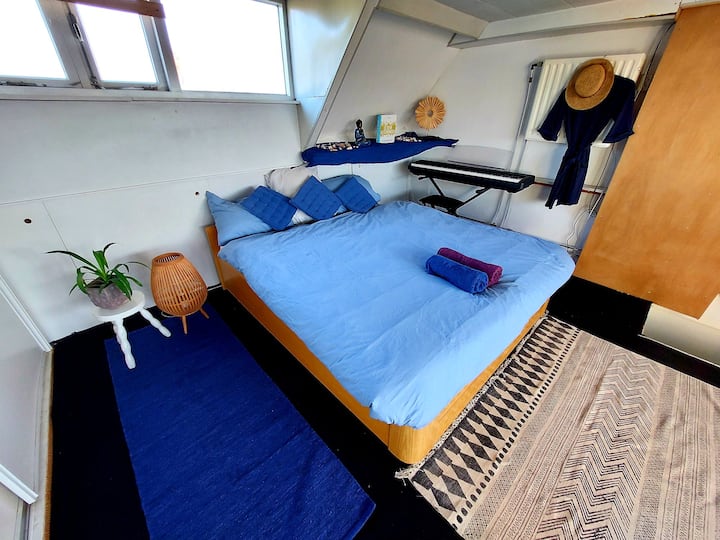 Calm, Light, Spacious Room With Canalview! - Tilburg