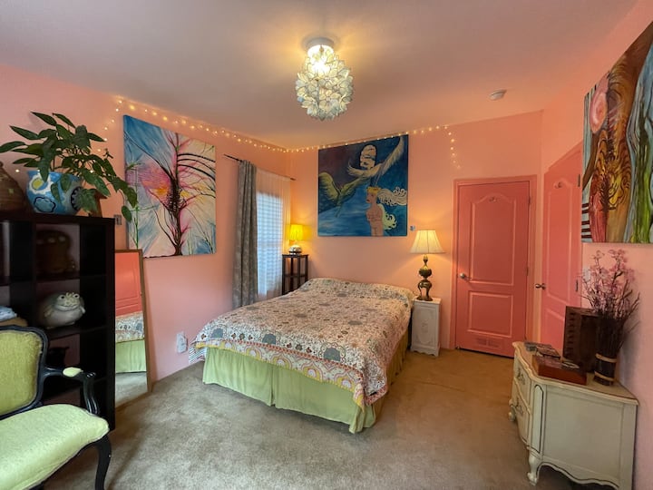 Joyhouse8 Mountain Retreat - Master Bedroom - Reseda - Los Angeles