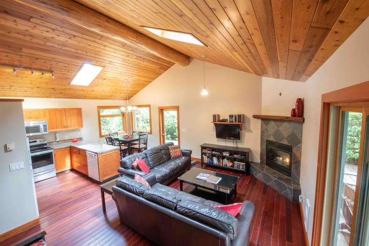 Abalone Inn - 3bdrm W/hot Tub 5 Min To Beach - Tofino