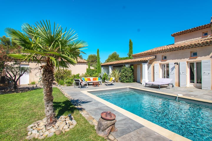 Très Belle Villa Avec Piscine Au Pied Du Luberon. - Mallemort