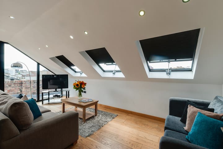 Central 2 Bedroom Penthouse With Private Terrace - Liverpool