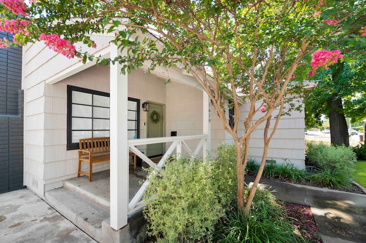 Downtown Visalia Home On Main Street! - Visalia, CA