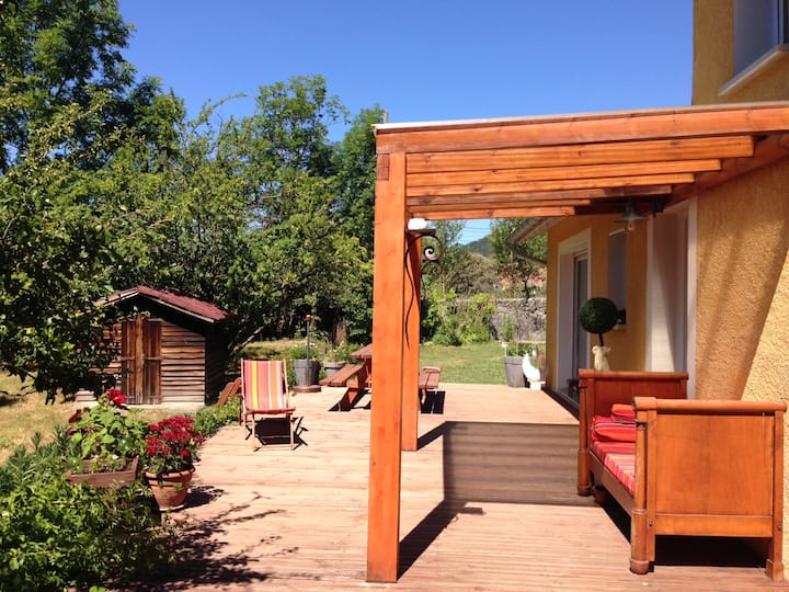 Chambre Dans Villa Avec Jardin - Veynes