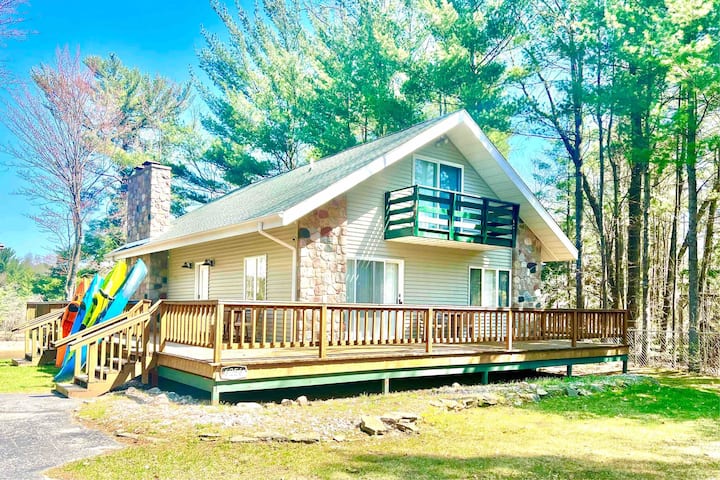 Lakefront Escape: Cozy 4-bedroom Retreat - Prescott, MI