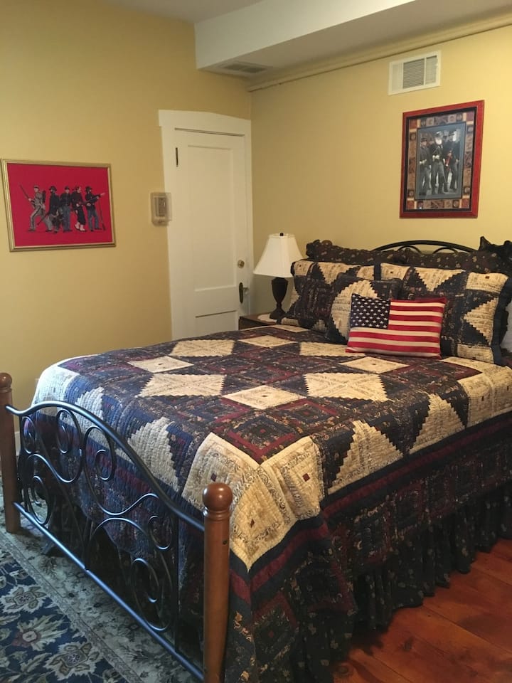 Lt. Pohlman Chamber Deluxe Room - Gettysburg, PA