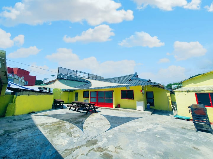 임랑해수욕장 에 위치한 파도소리 들리는 힐링민박 #비학민박#임랑해수욕장#빨간대문 - Busan