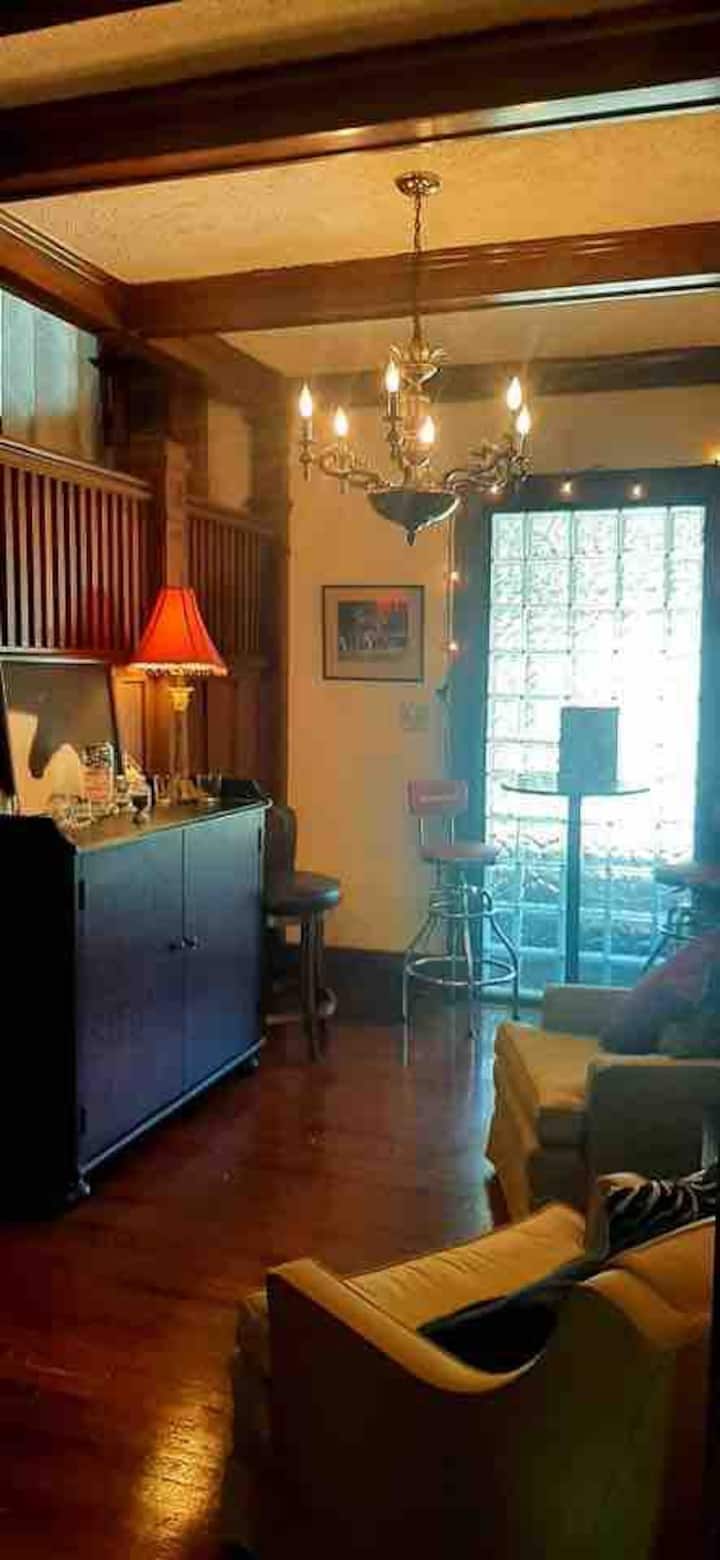 Private Queen Suite In North Side Century Home #6 - Youngstown, OH