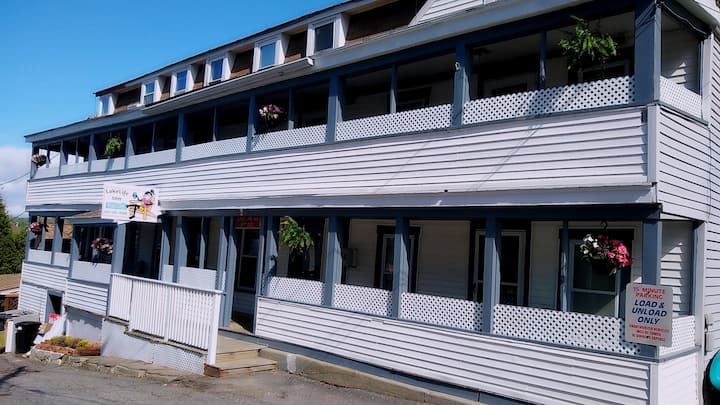 Beach/ski Rustic Inn #4 - Laconia, NH