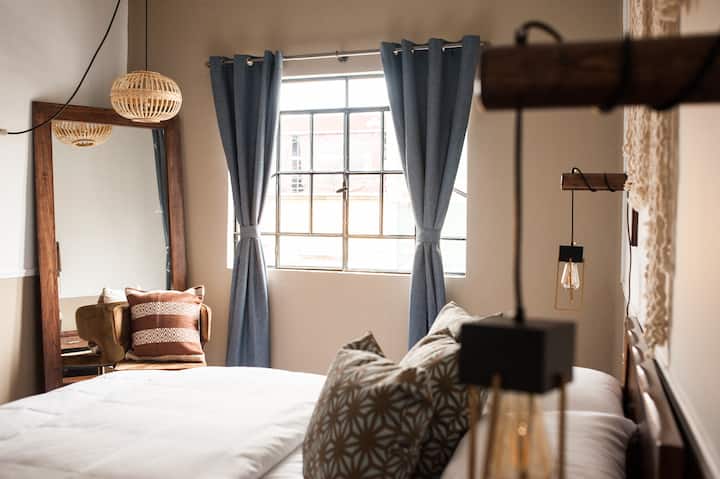 Modern Mexican Surrealist Apartment - Edward - San Luis Potosí