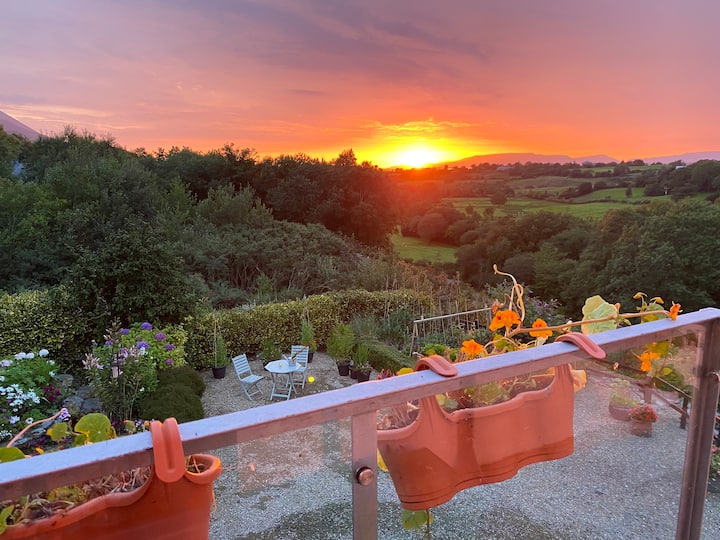 Entire Loft Apartment, Balcony & Riverside Decking - Westport