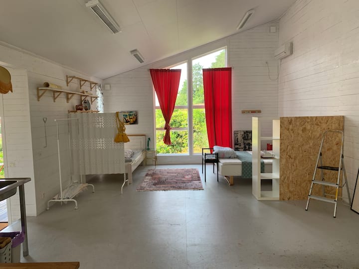 Förtjusande Ateljé Med Gratis Parkering På Landet - Uddevalla