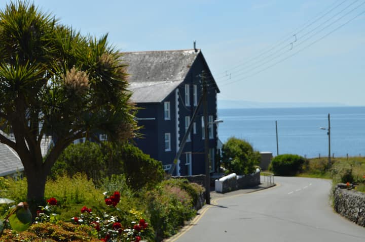 Beach House Big Bookings Sleeps 24 Sea Views - Criccieth