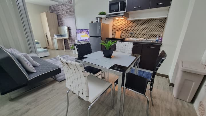 Cozy, Spacious, Staycation Home In Nuvali - Calamba