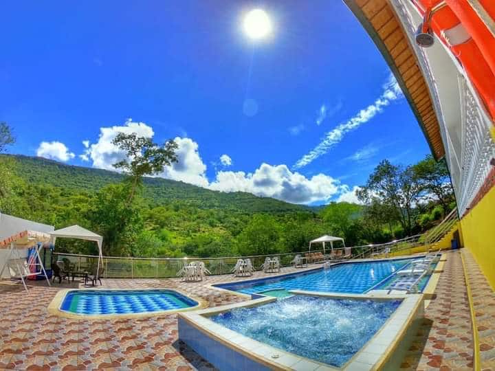 Hostal Con Hermosa Piscina Y Jacuzzi - San Gil