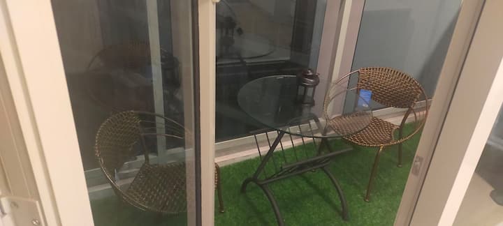 Elegant 1 Bedroom Condo W/ Balcony Near Airport - Parañaque