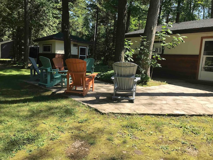 Cozy 2 Bedroom Cottage Tucked In The Woods - Port Elgin