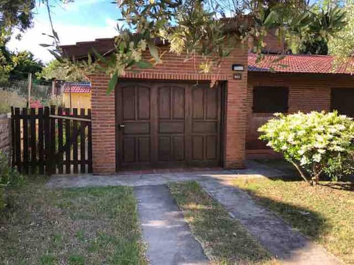 Casa Con Garage Cerca De La Playa - Pinamar