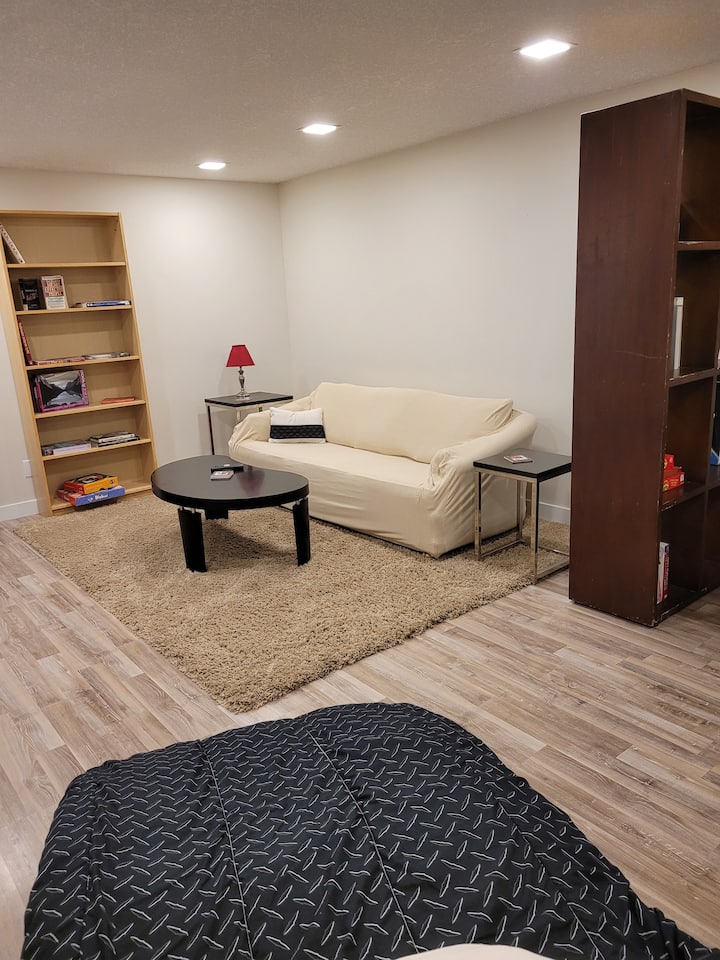 Private Suite With Breakfast - Med. Dog Friendly - Calgary