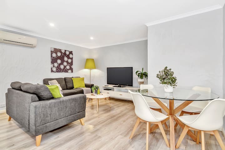 Charming Glenelg Stay, Walking Distance To Beach - Glenelg
