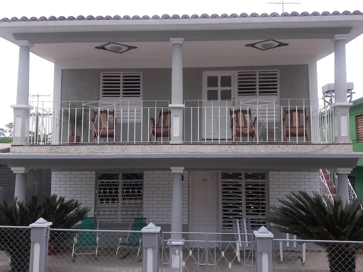 Casa  Yosbel Y Yurisbelky. Wifi Gratis. - Vinales