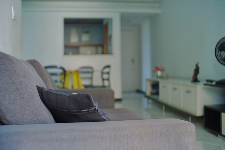 Cond. Próximo à Orla De Atalaia 2/4, A/c, Garagem. - Aracaju