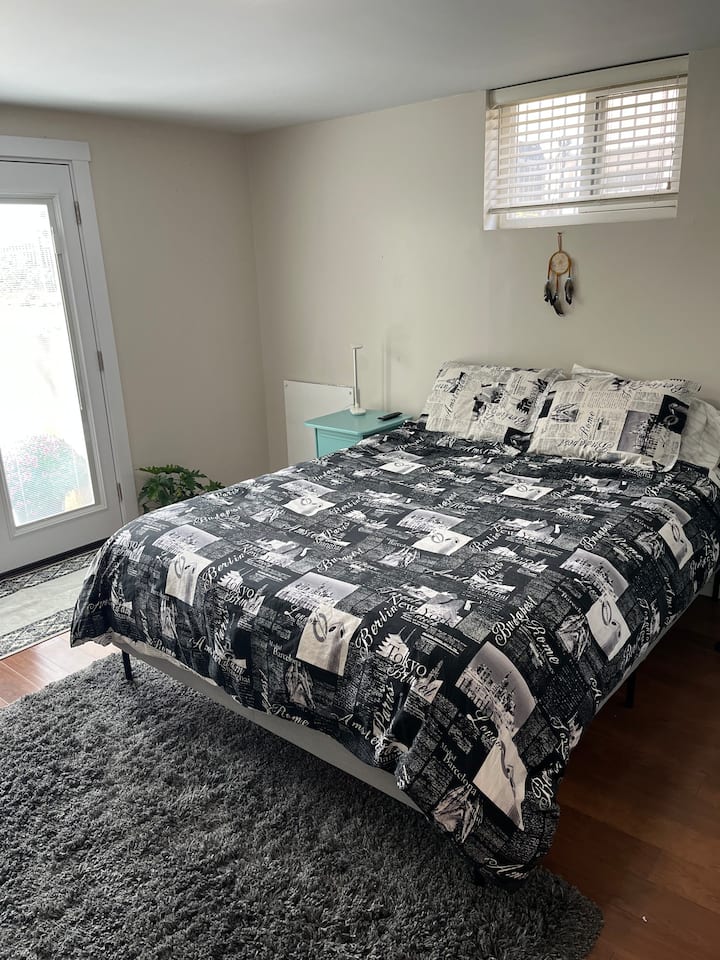 Private Bedroom And Bath With Separate Entrance. - Salt Lake City, UT