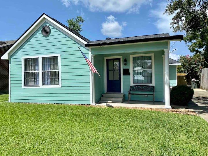 Cajun Cottage In The Heart Of Downtown! - Lake Charles, LA
