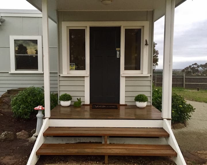 Charming Surf Coast Farm Cottage - Great Views - Geelong