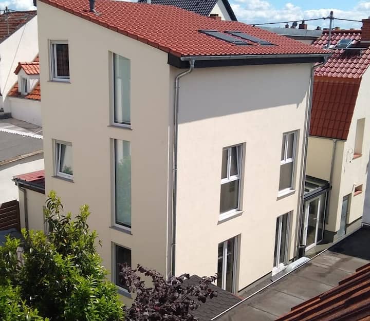 Modern & Bright 3-storey House 80m² - Rüsselsheim