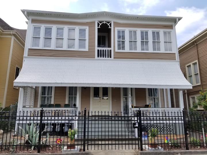 Renovated Historic Home On Broadway #2 - Texas City