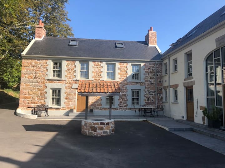 Historic Country Cottage In Trinity, Jersey - Guernsey