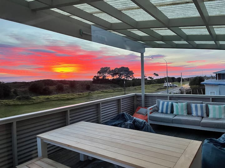 Perfect Beachfront 'Pap Bach' - Papamoa