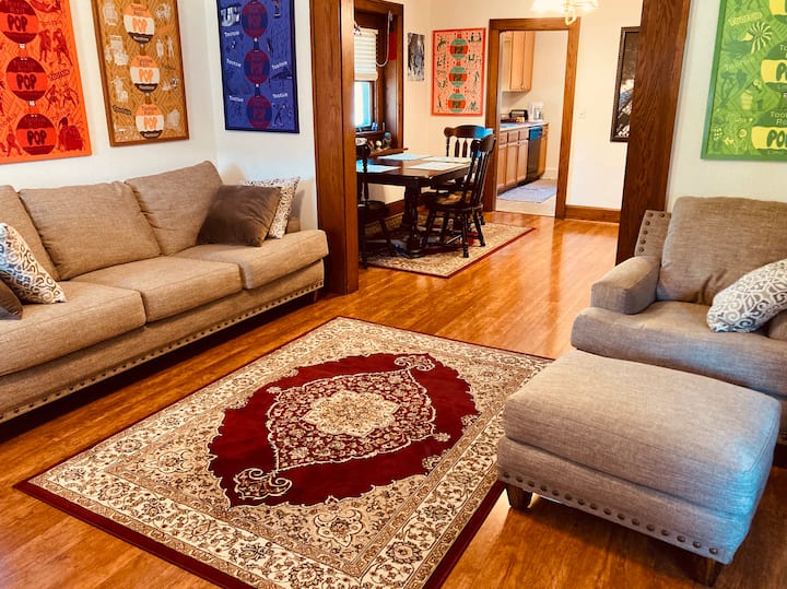 Des Moines Bungalow In Drake University Area - Des Moines, IA