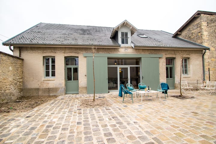 Jolie Dépendance Rénovée Dans Le Parc D'un Château En Champagne - Marne